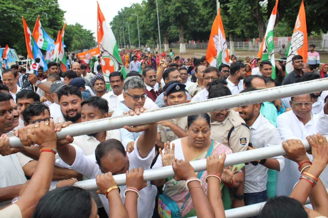 Congress Besieges Odisha CM's Residence Over Gopalpur Gang Rape Case ...