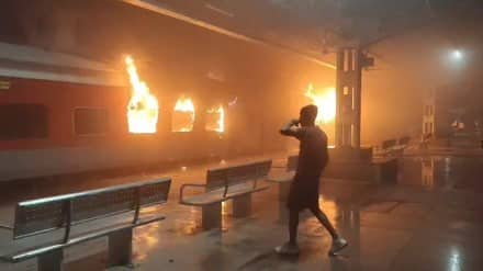 One Killed After Fire Breaks Out in Two AC Coaches of Tata Nagar ...